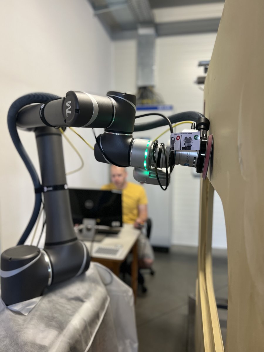 Kolaborativní robot neboli kobot | COLORprofi Holding